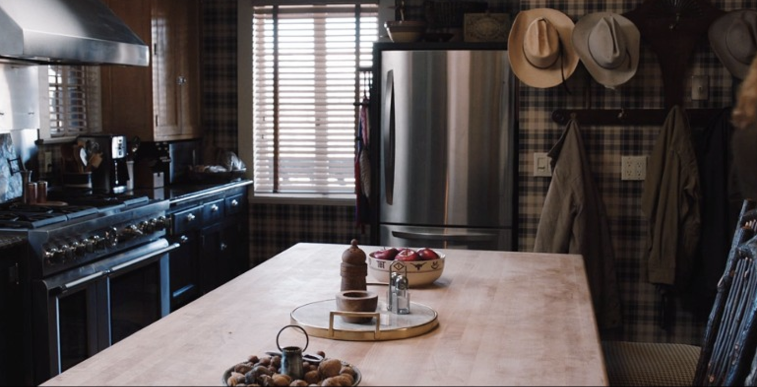 Western Style of the Dutton Ranch from Yellowstone: A Rustic Fusion of ...